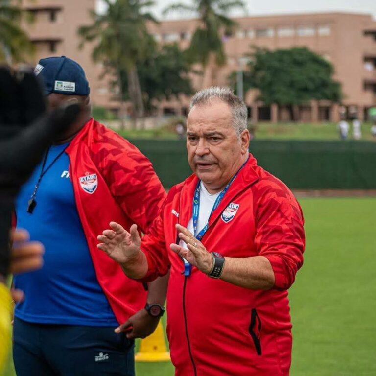 L’entraineur Daniel Bréard du Stade d’Abidjan suspendu pour mauvais ...